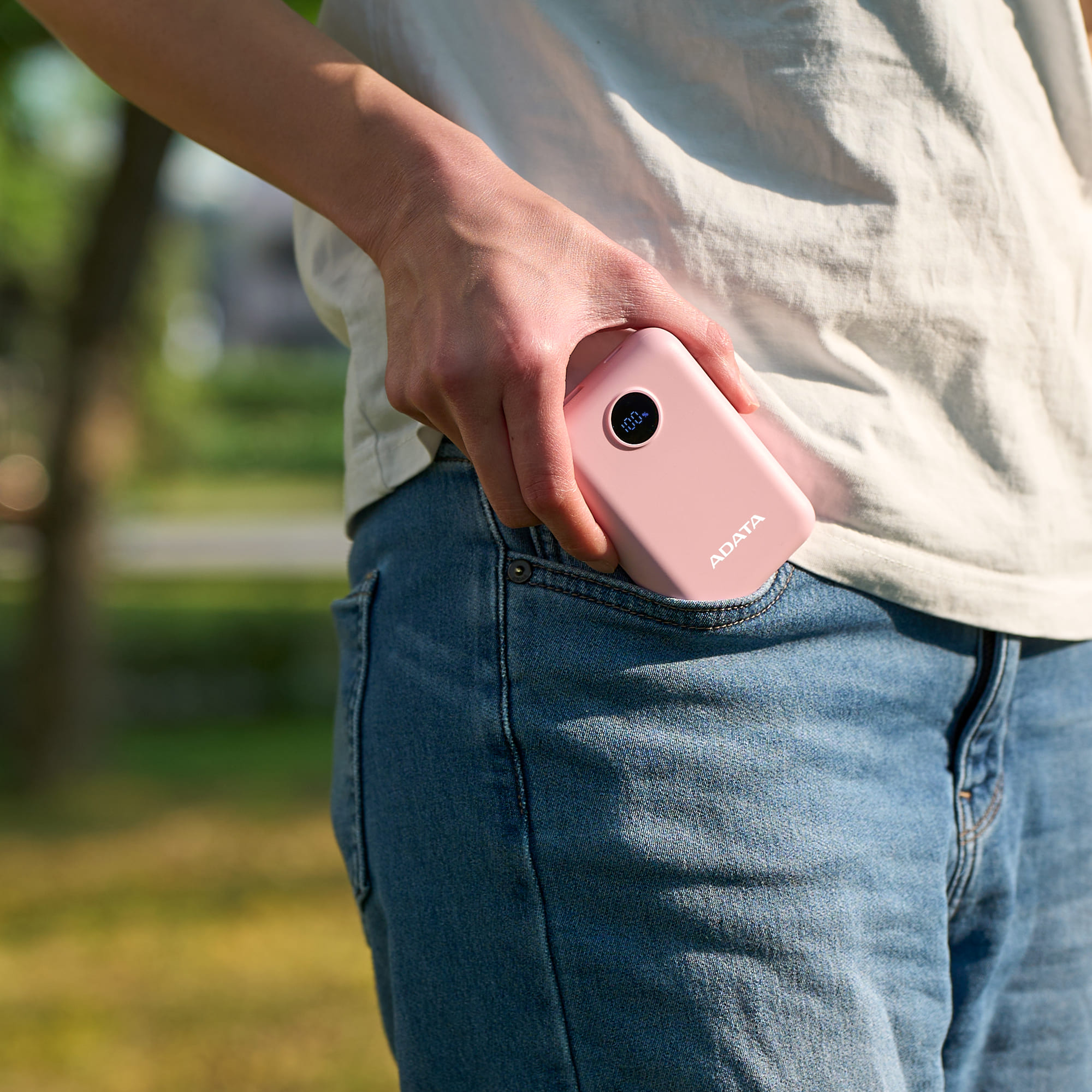 C100 Digital Display Power Bank | ADATA (Taiwan)