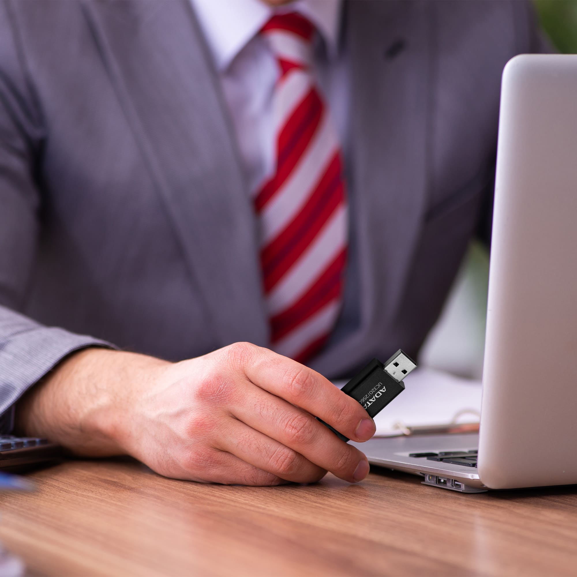 UC320 Type-A USB Flash Drive (Global)